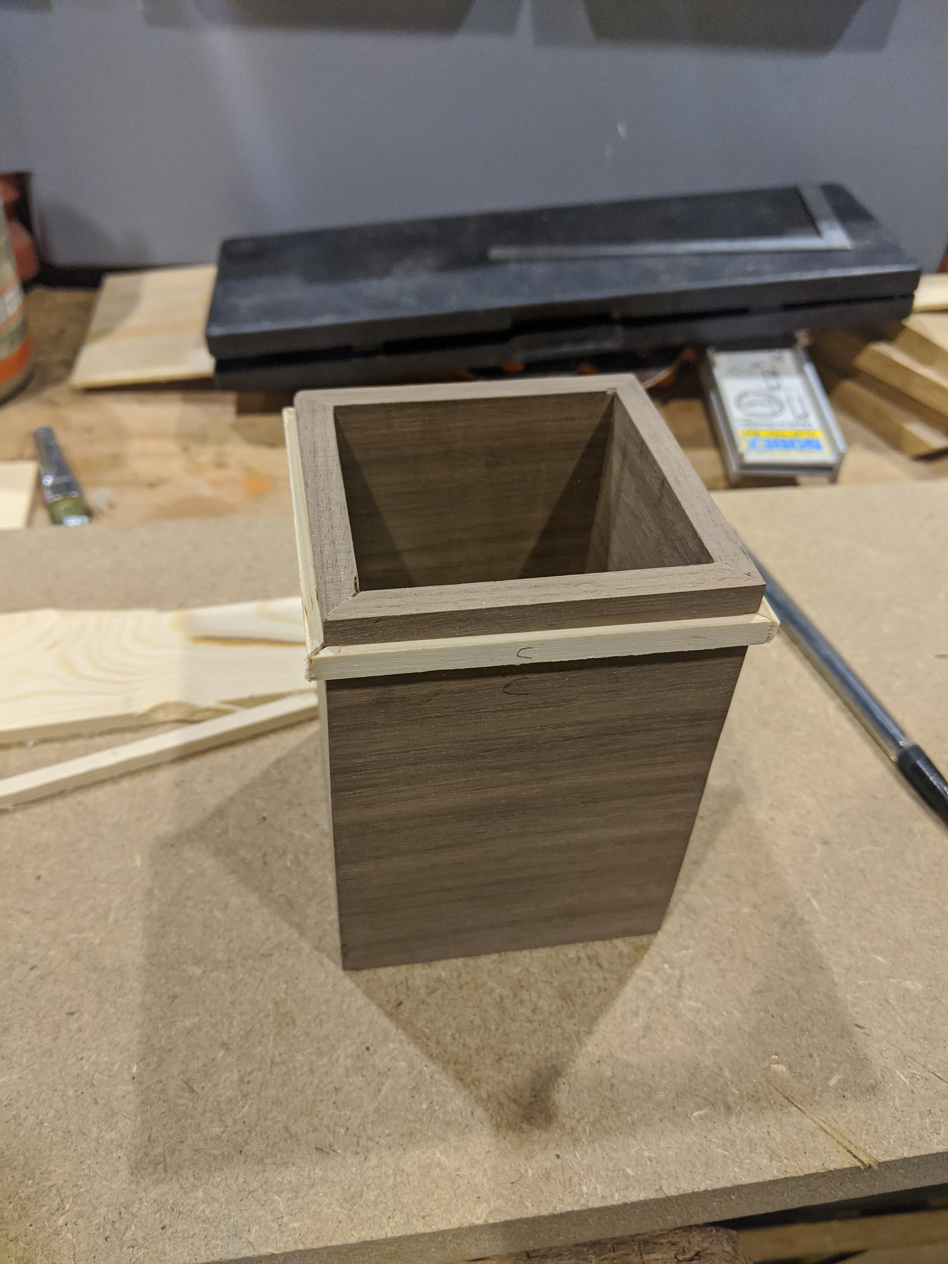 Walnut pencil holders - Fantpmas